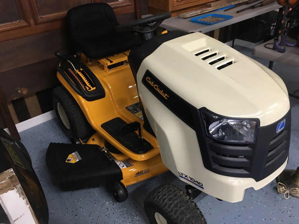 Cub Cadet LTX1040 Riding Mower - Oct 06, 2018 | Trimm Auction Services ...