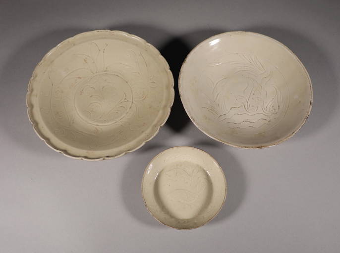 A Set of Song Dynasty Ding Kiln Plate & Washers (#0160) on Dec 08, 2021 ...