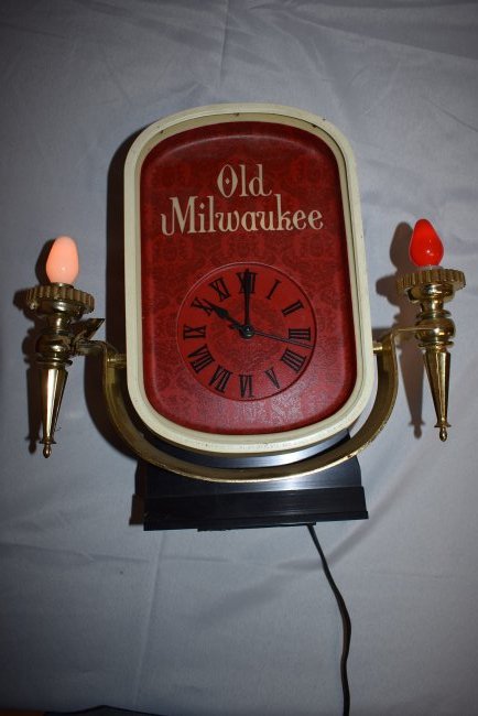 Vintage Old Milwaukee Clock/Light