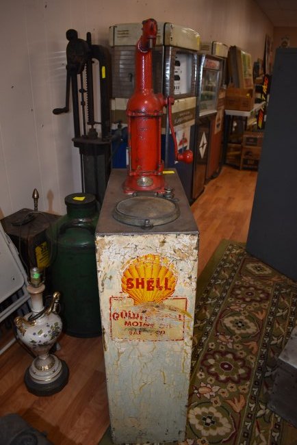 Vintage Shell Lubester Oil Pump - Apr 08, 2018 | Danny's Auction in IL
