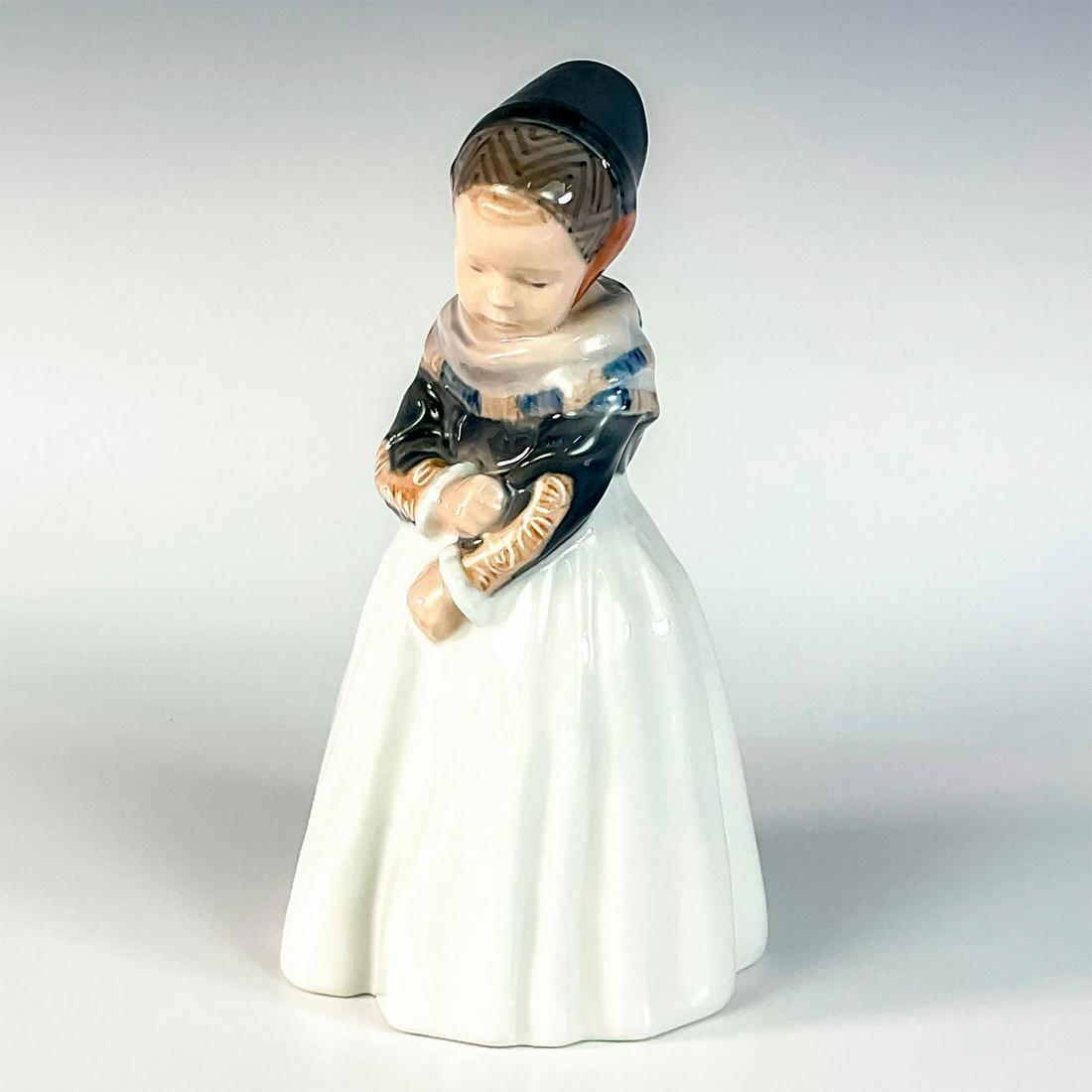 Royal Copenhagen Porcelain Figurine, Amager Girl 1251 - Feb 21, 2023 ...