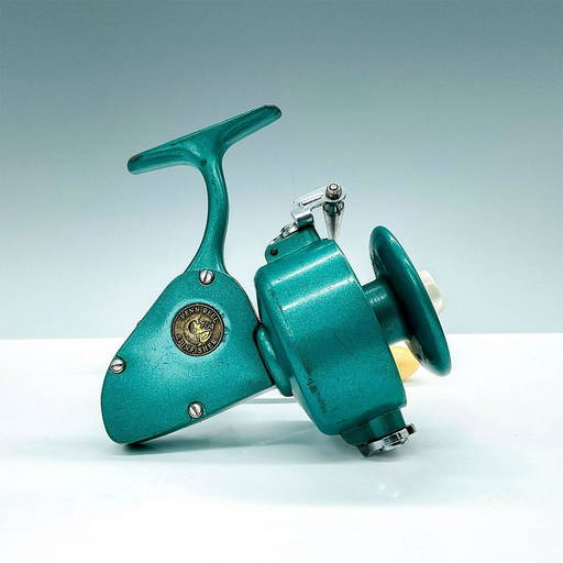 Vintage Penn 704 Greenie Spinfisher Spinning Reel