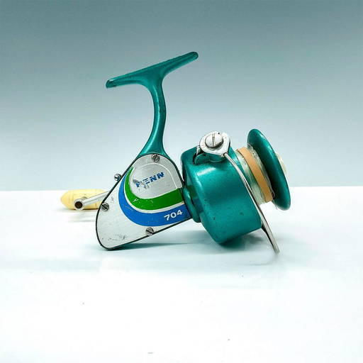 Vintage Penn 704 Spinfisher Wave Sideplate Spinning Reel