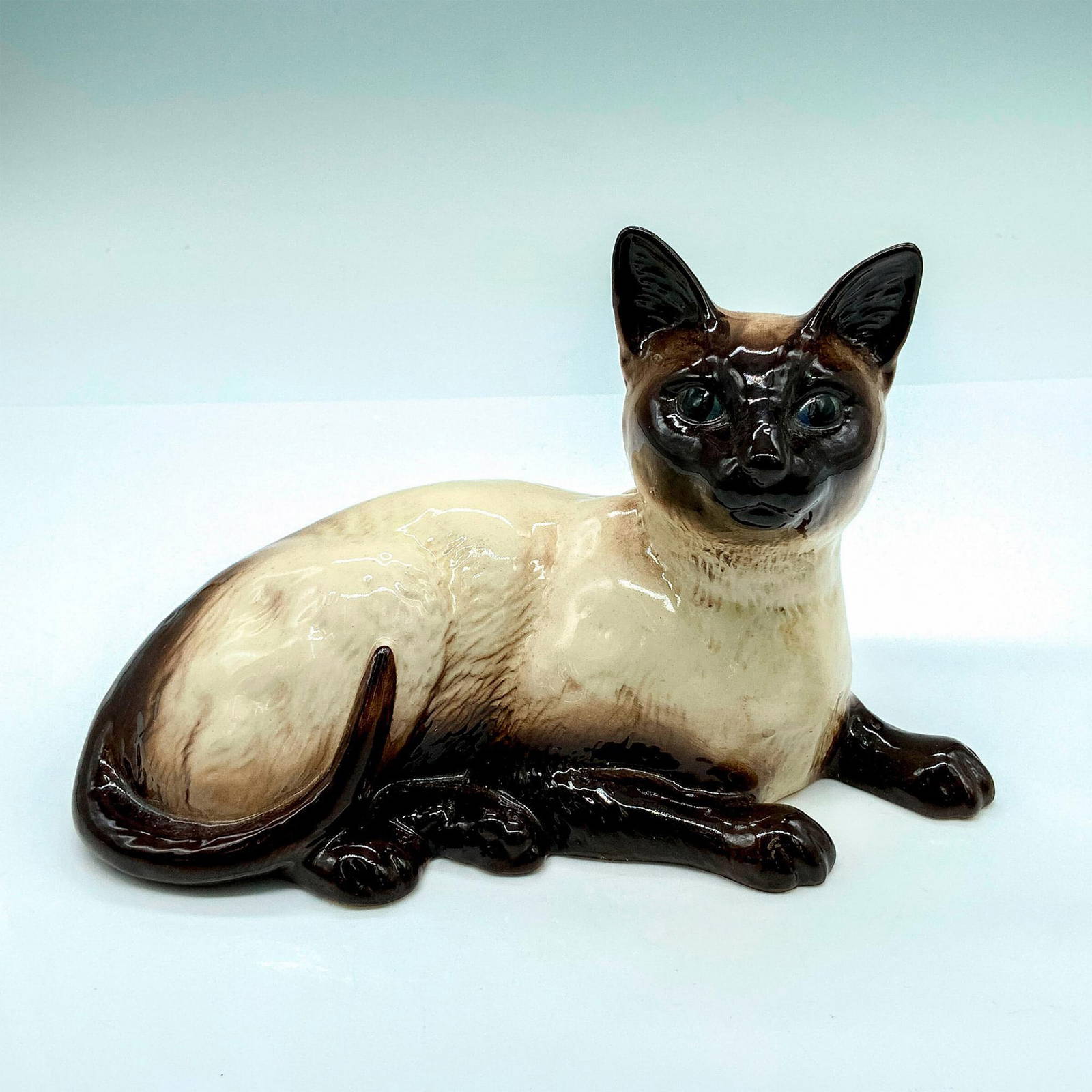 Beswick Porcelain Figurine, Siamese Cat 1559 Auction