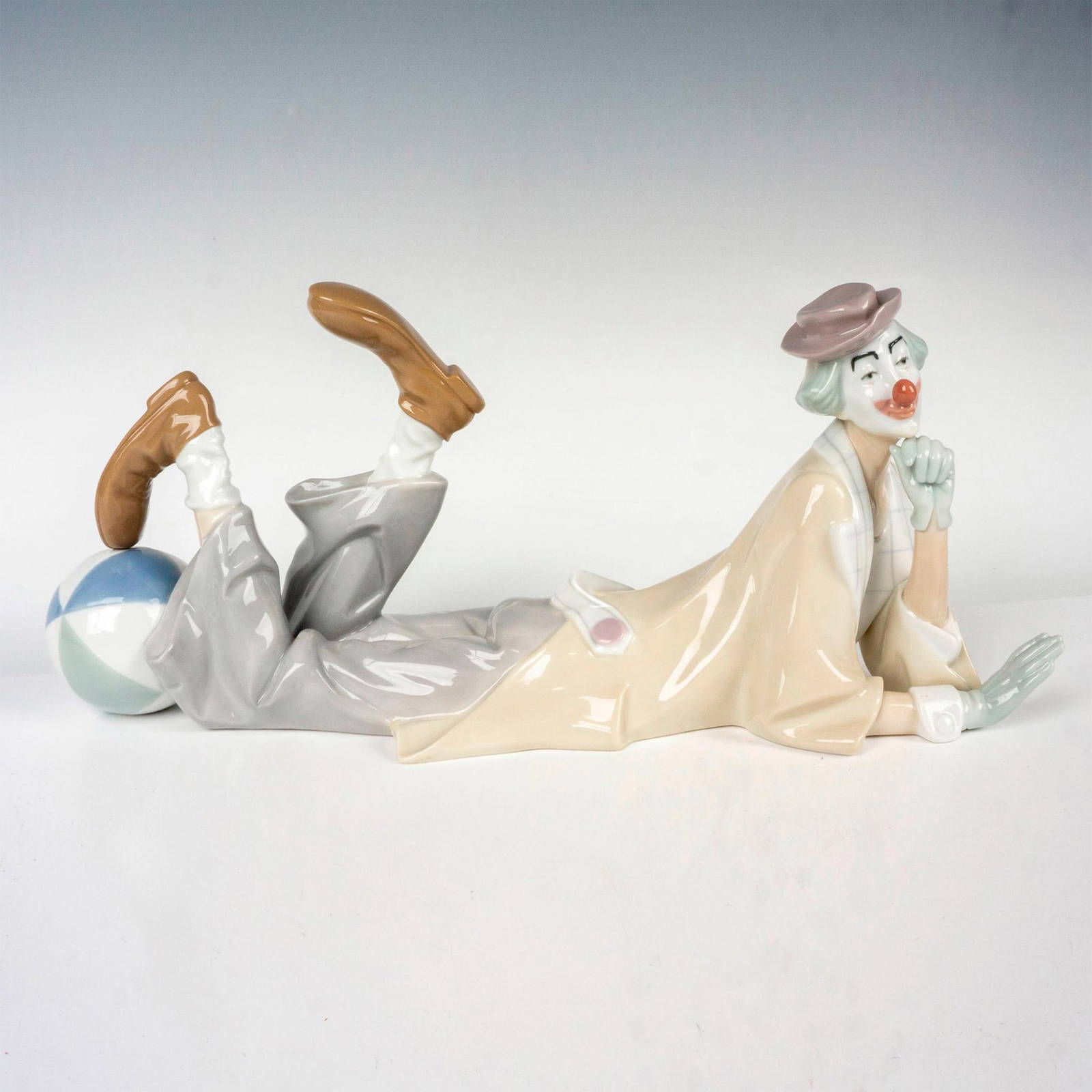 Clown 1004618 - Lladro Porcelain Figurine Auction