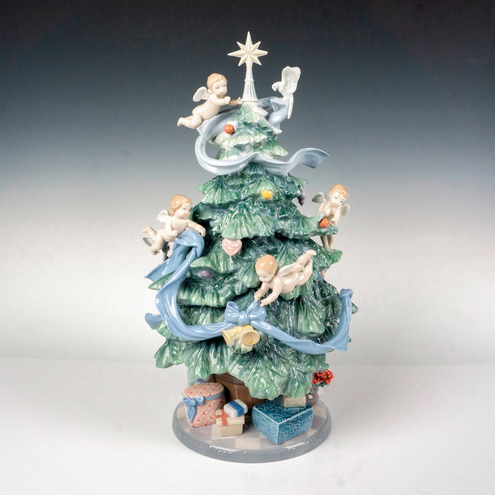 Great Christmas Tree 1008477 - Lladro Porcelain Figurine Auction