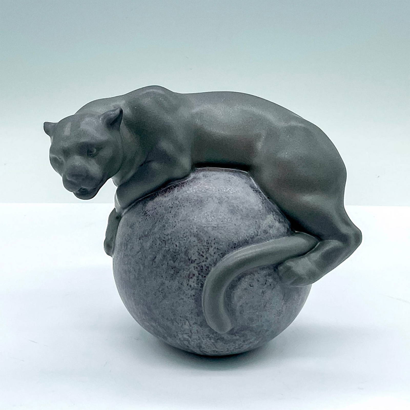 Courageous 1018133 - Lladro Porcelain Figurine Auction