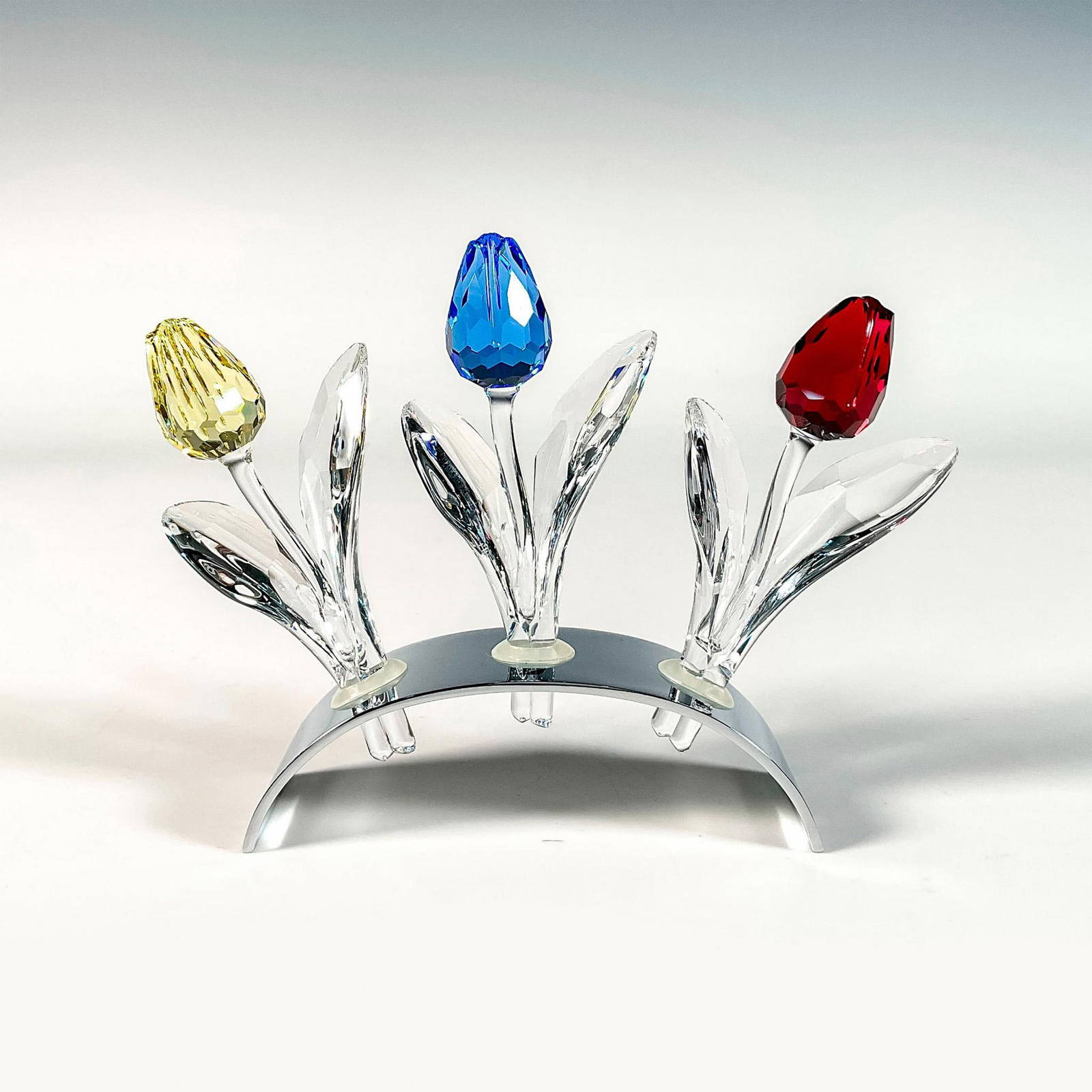 4pc Swarovski Crystal Figurines, Tulips And Stand Auction