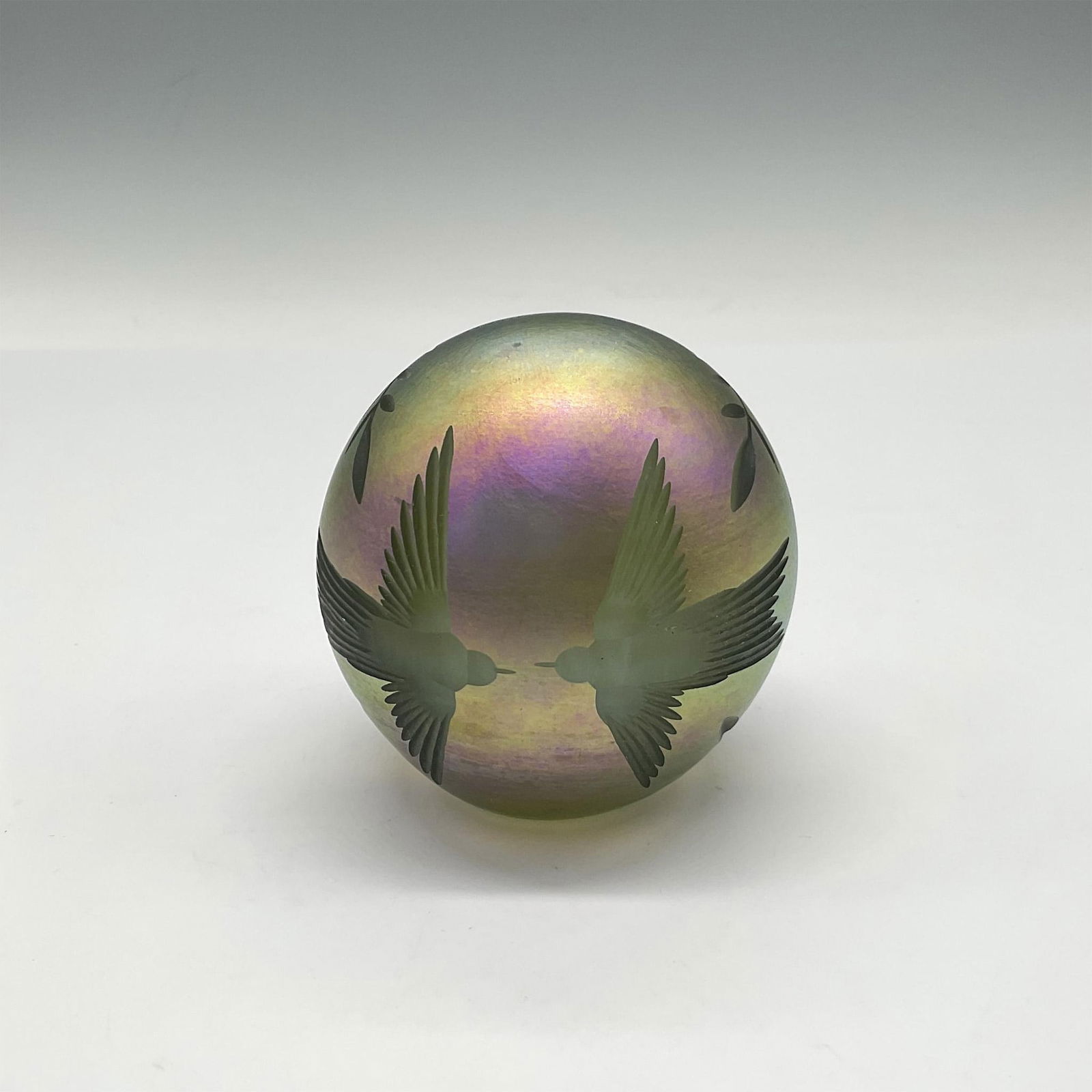 Vandermark Art Glass Paperweight, Birds In Flight Auction