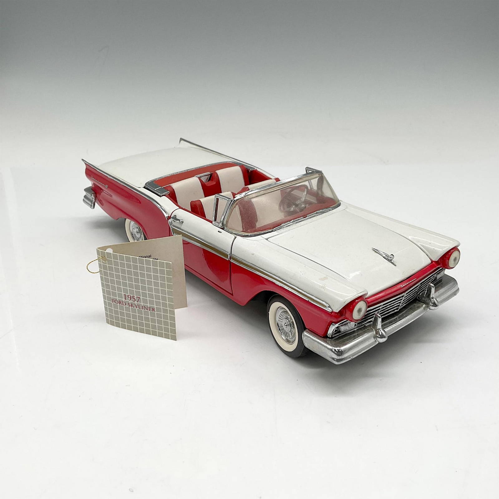 Franklin Mint Models, 1957 Ford Fairlane 500 Skyliner Auction