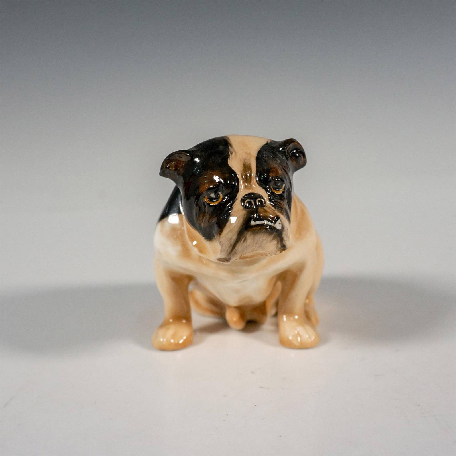 Bulldog Seated - Hn881 - Royal Doulton Figurine Auction