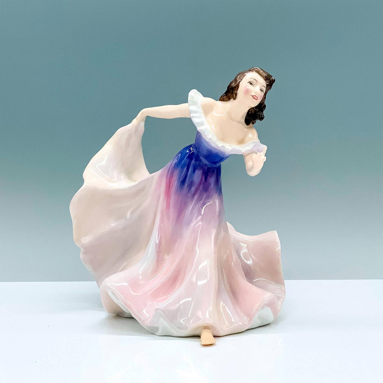 Gypsy Dance Hn2157 - Royal Doulton Figurine Auction
