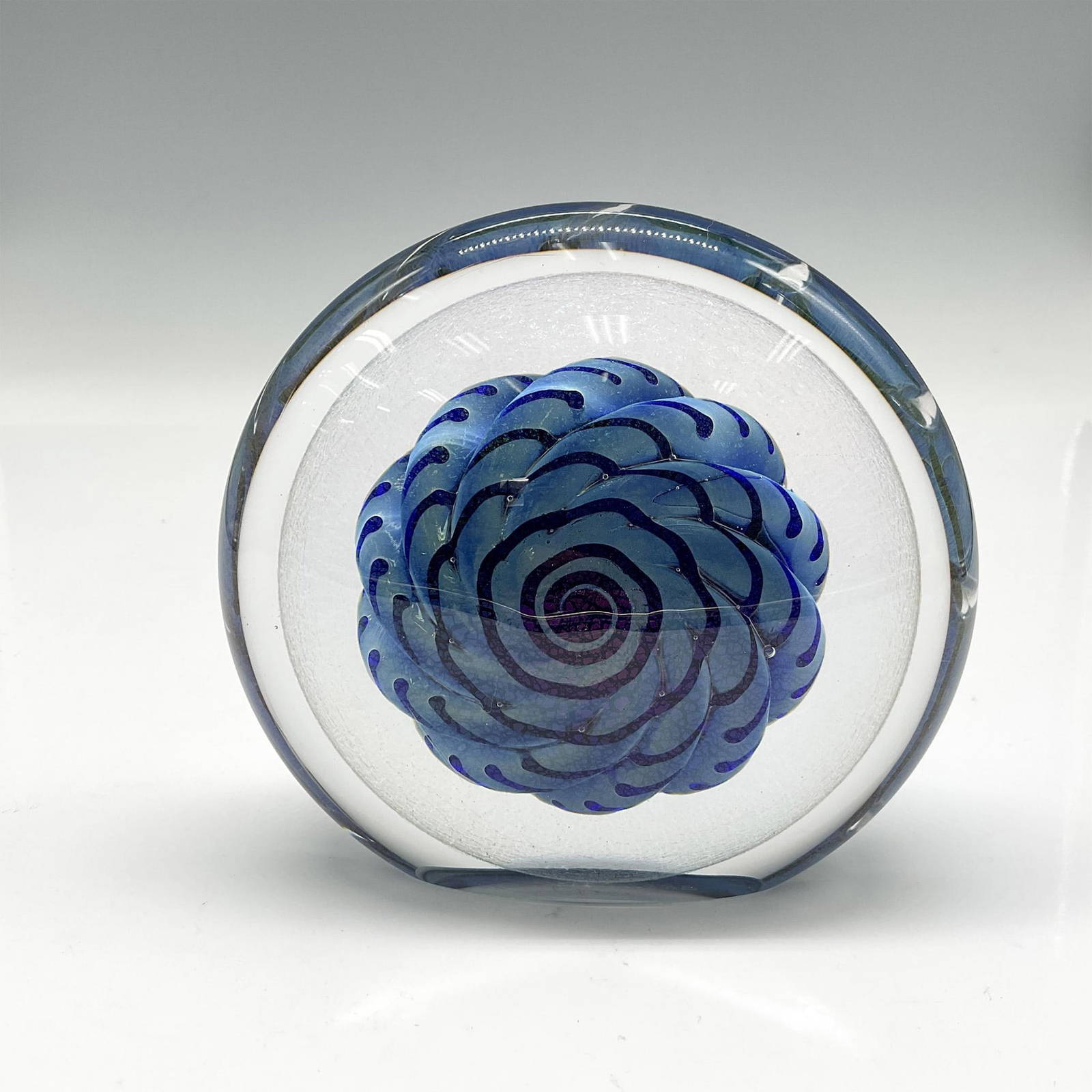 Robert Eickholt Art Glass Paperweight, Signed Auction