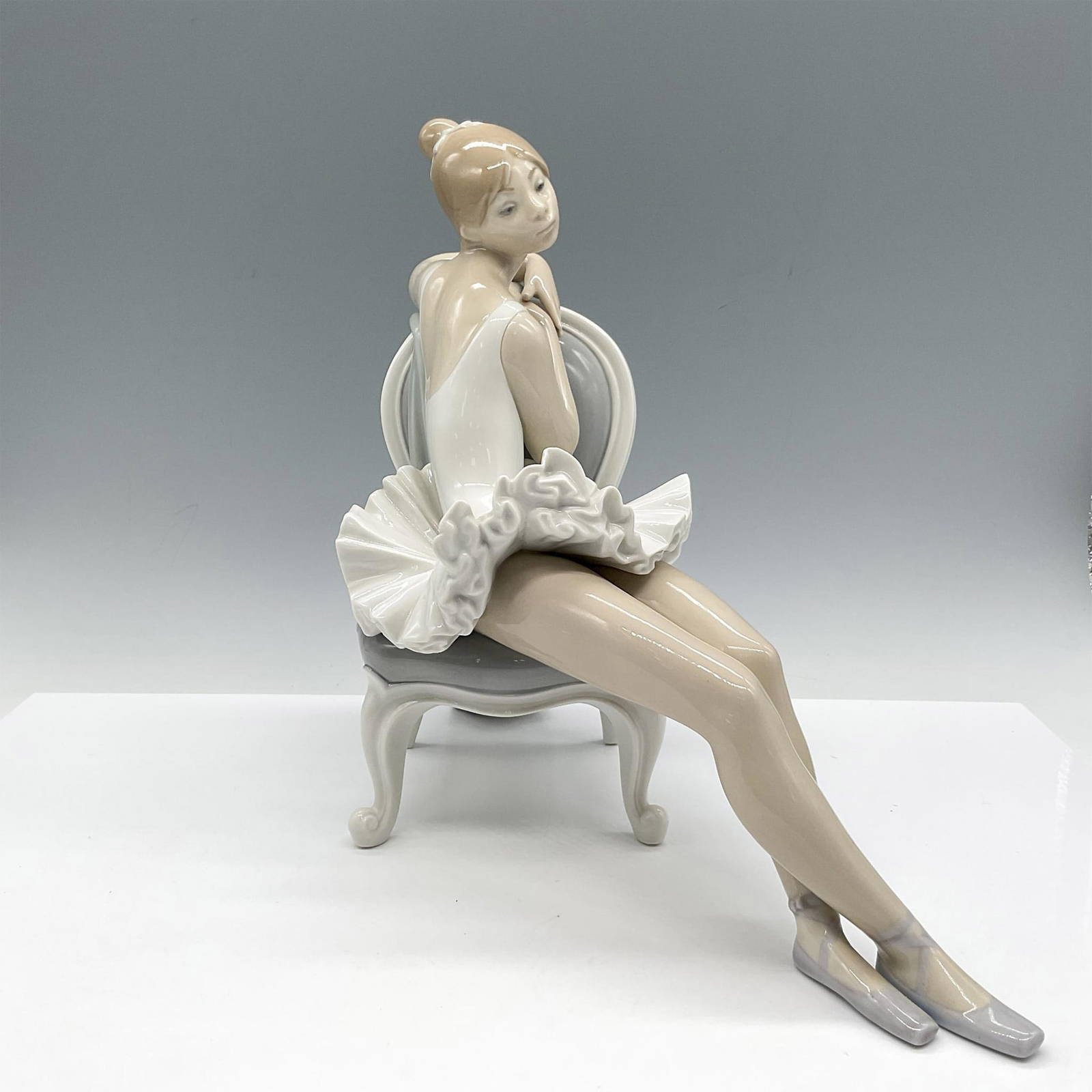 Classic Dancer 1004847 - Lladro Porcelain Figurine Auction