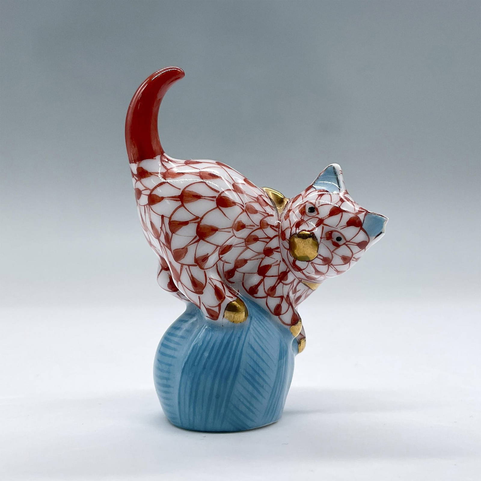 Herend Miniature Porcelain Cat Figurine Auction