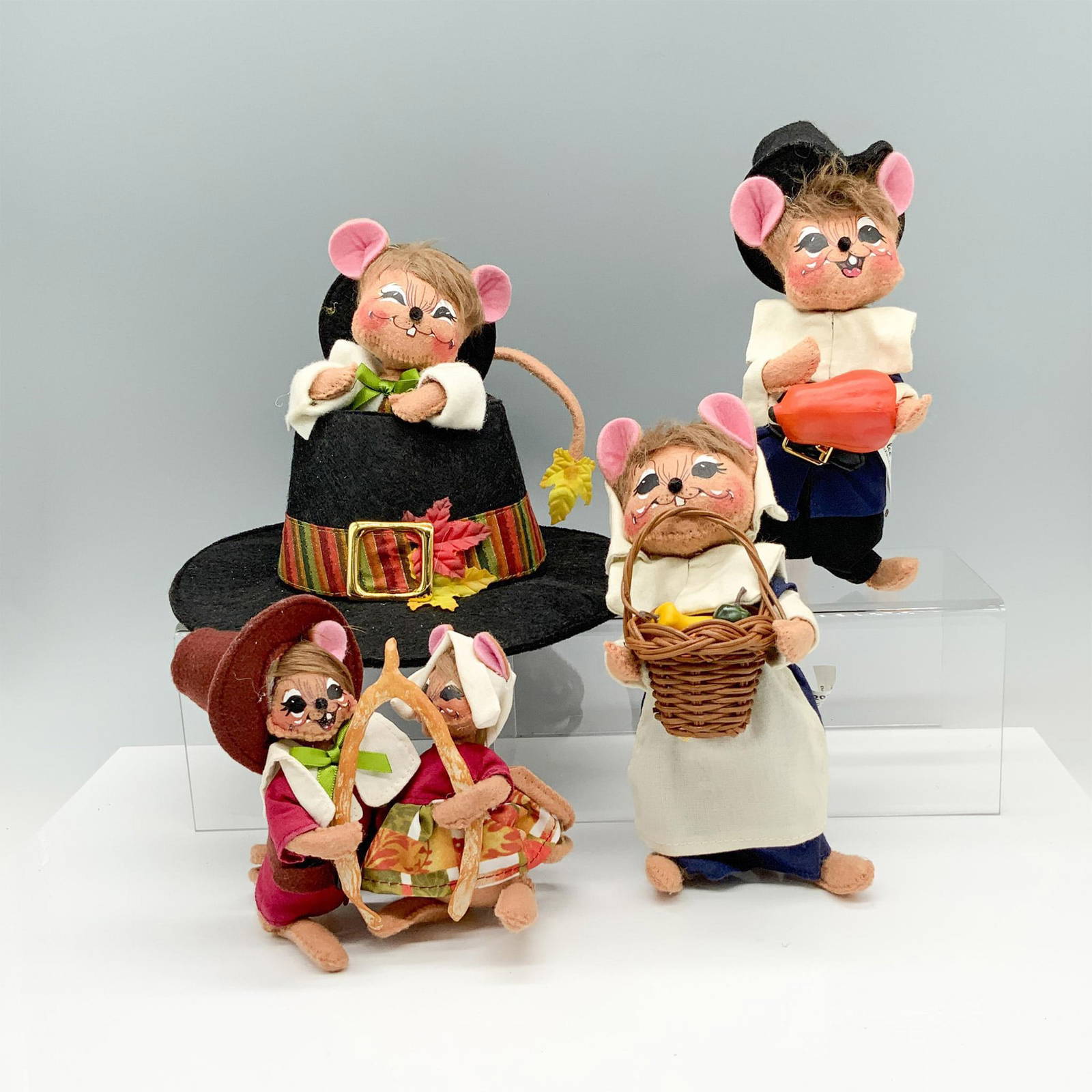 4pc Annalee Thanksgiving Pilgrim Figures Auction
