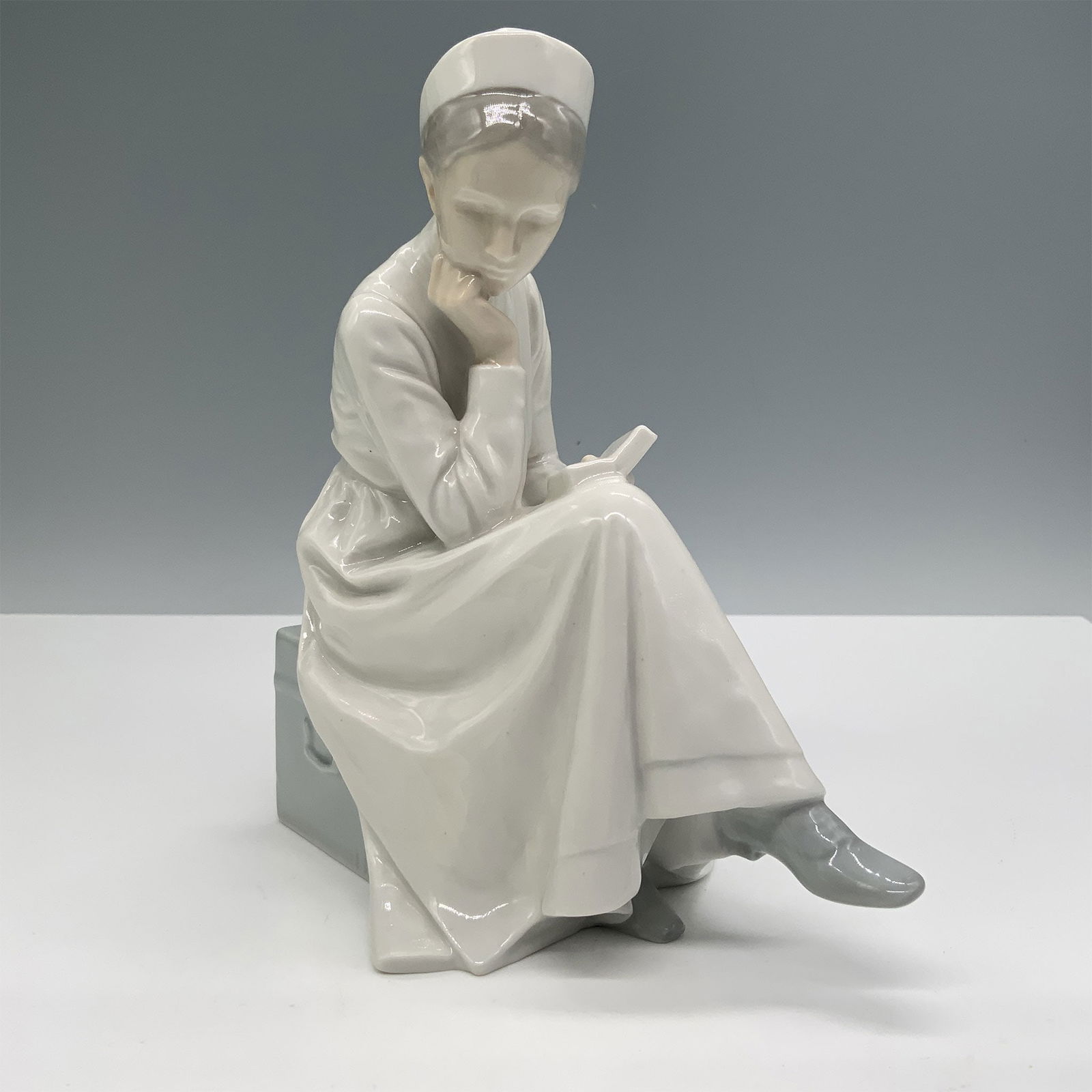 Bing & Grondahl Porcelain Figurine, Red Cross Nurse Auction