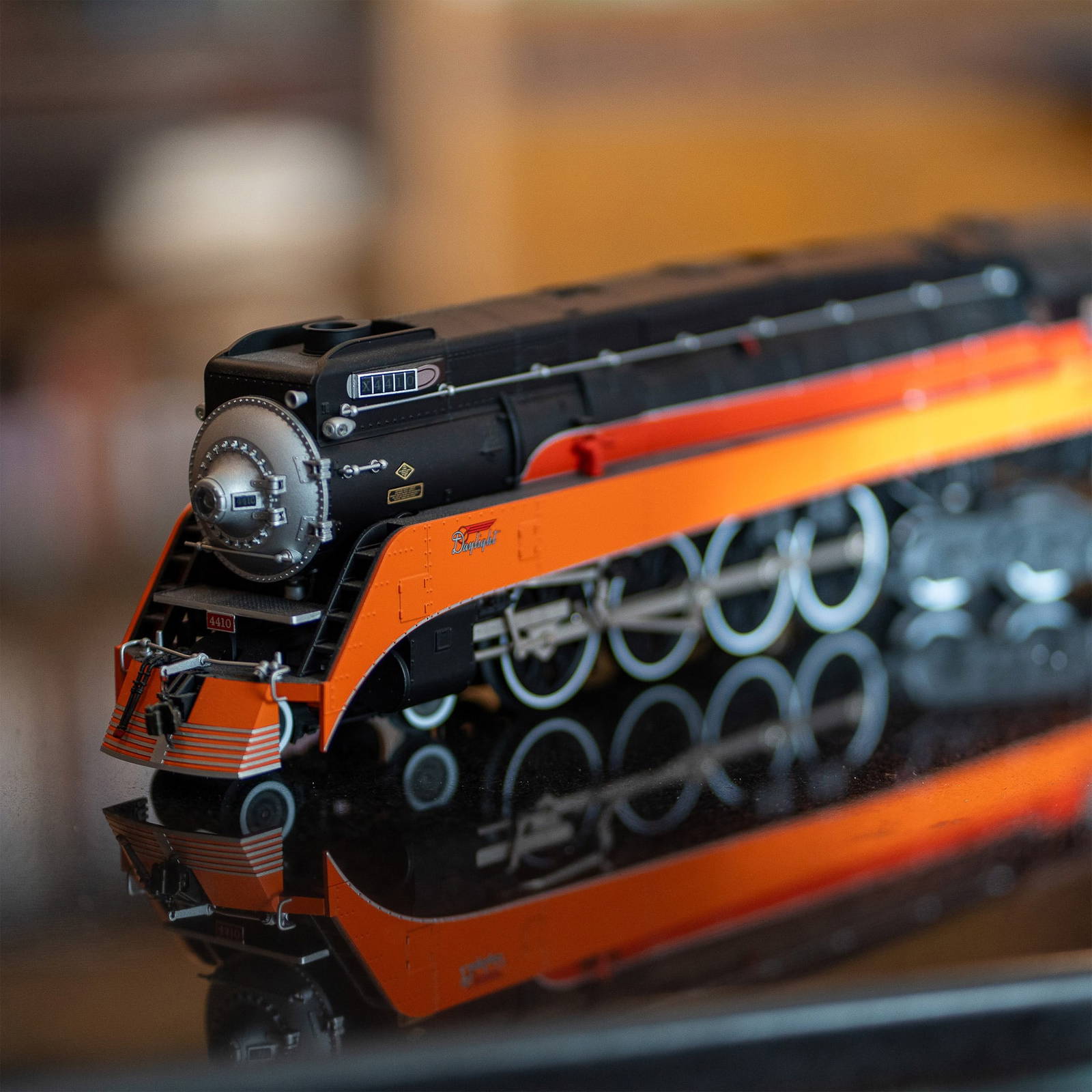 Lionel Southern Pacific Daylight Steam Locomotive & Tender Auction