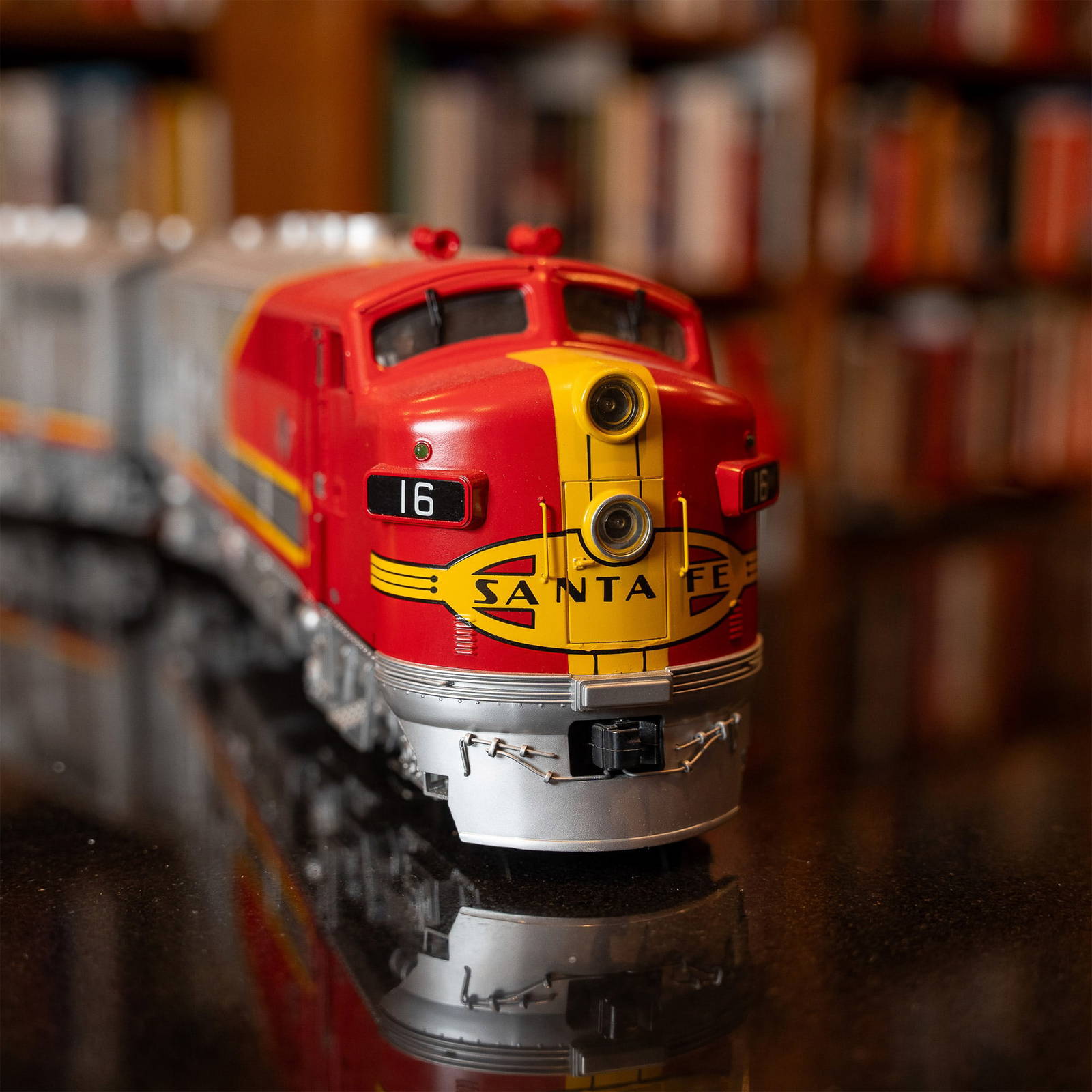 Mth Railking Santa Fe & Diesel Engine Model Train Set Auction