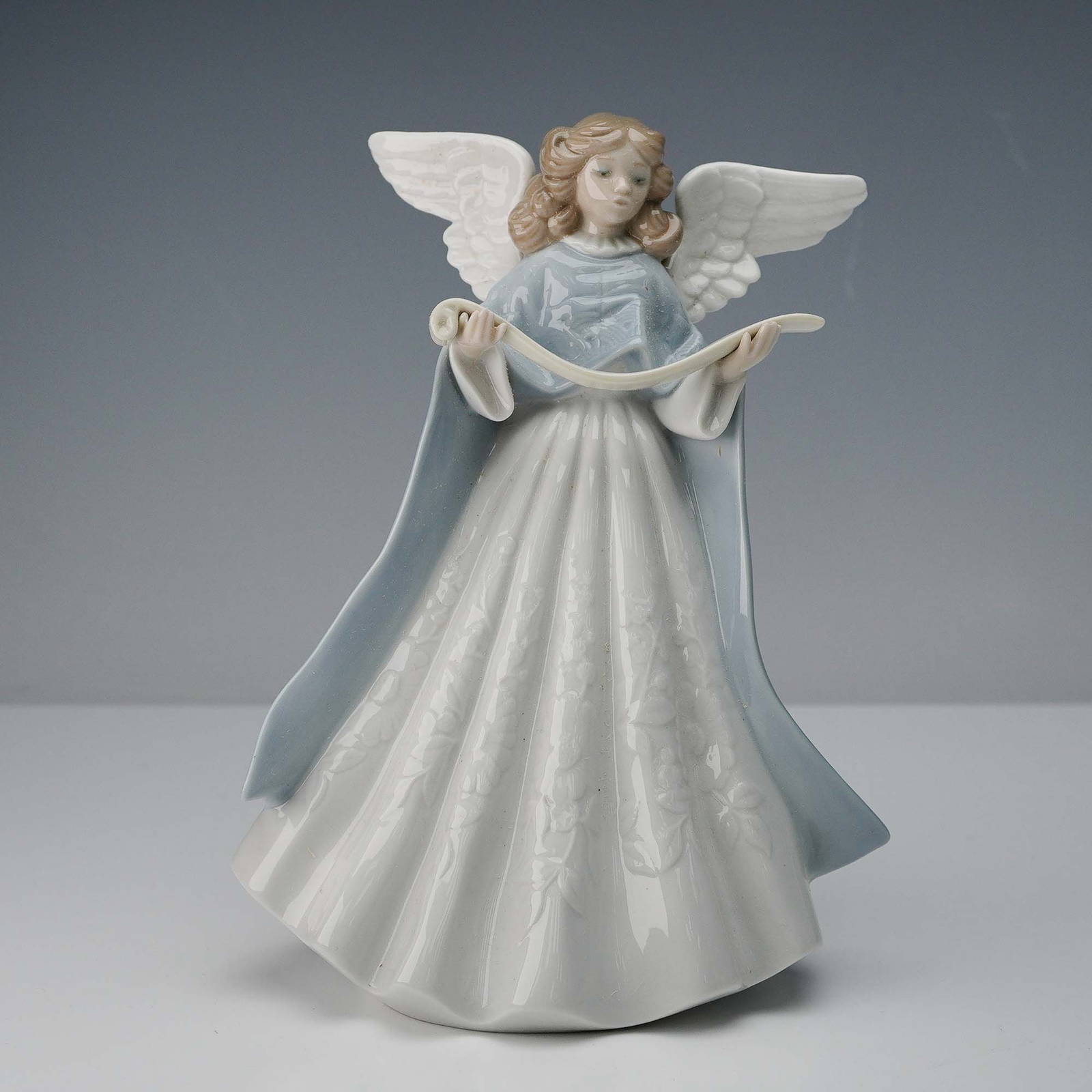 Lladro Porcelain Figurine, Tree Topper '90 - Blue 1005719 Auction