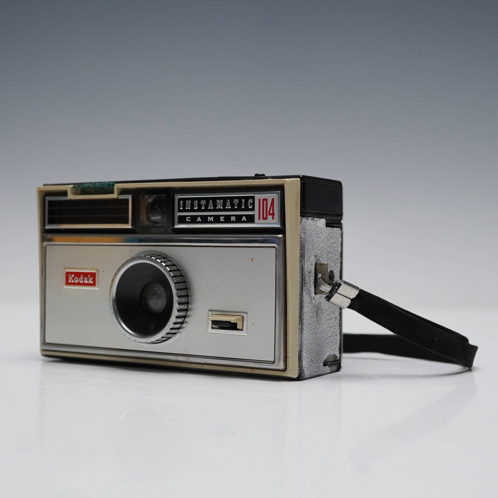Kodak Instamatic 104 Vintage Camera Auction
