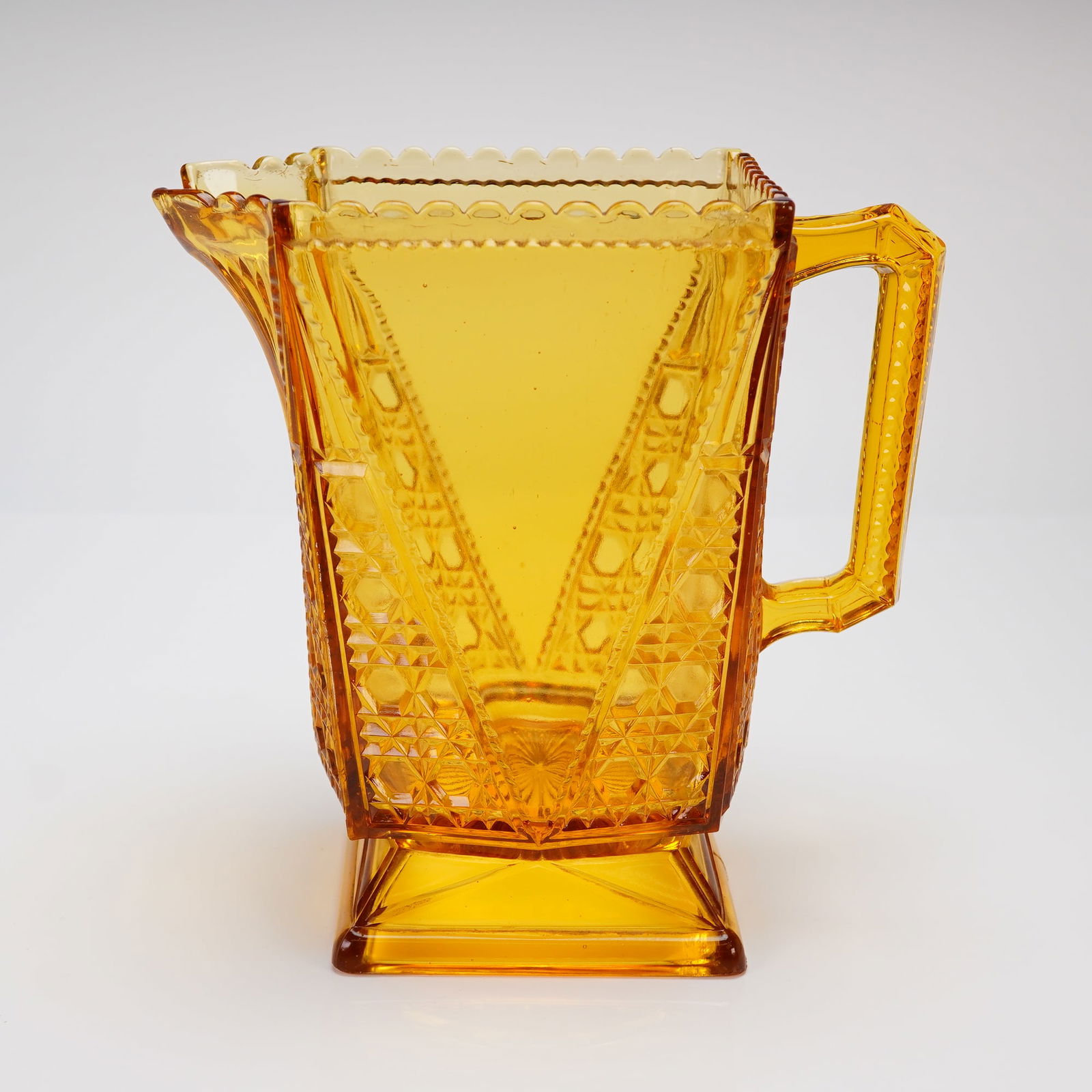 Mt Dora, FL Mid-Century Estate Glass & More starts on 1/22/2026