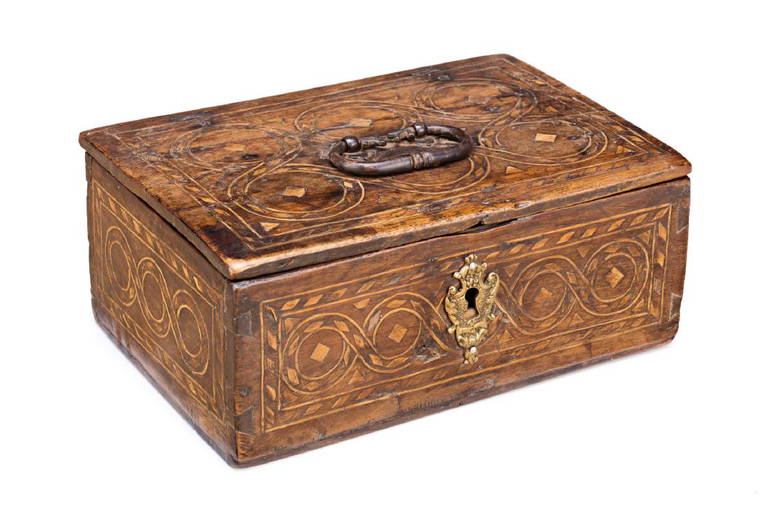 Aragonese Renaissance Style Box In Wood With Boxwood