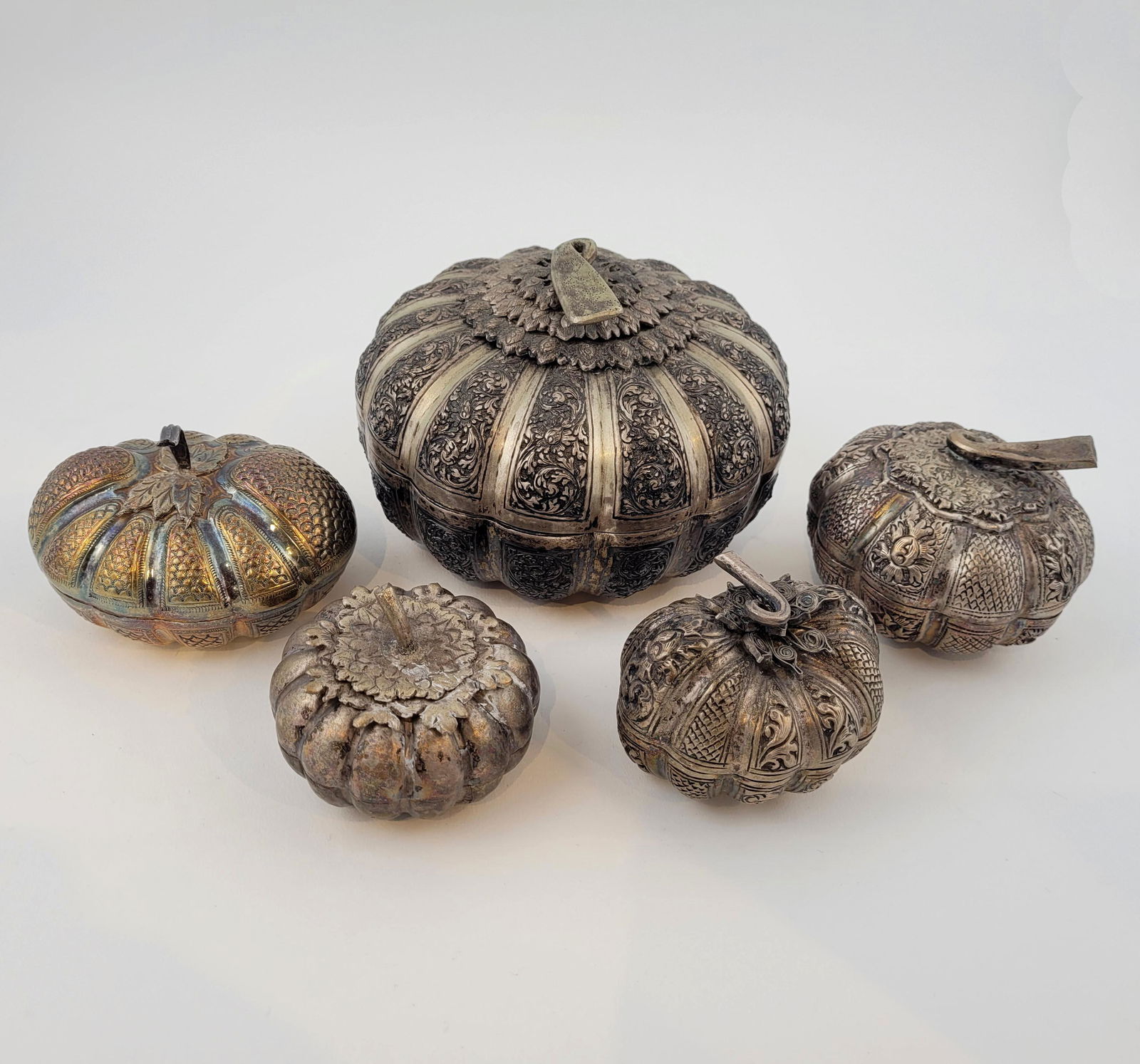 Five Cambodian Silver Gourd Boxes - Apr 02, 2023 | ArtAntiques.com in NY