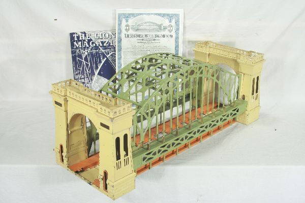 Nette Early Lionel Hellgate Bridge