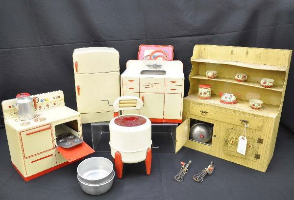 Wolverine Toy Kitchen Set, plus - Nov 05, 2011 | NETTE Auctions in CT