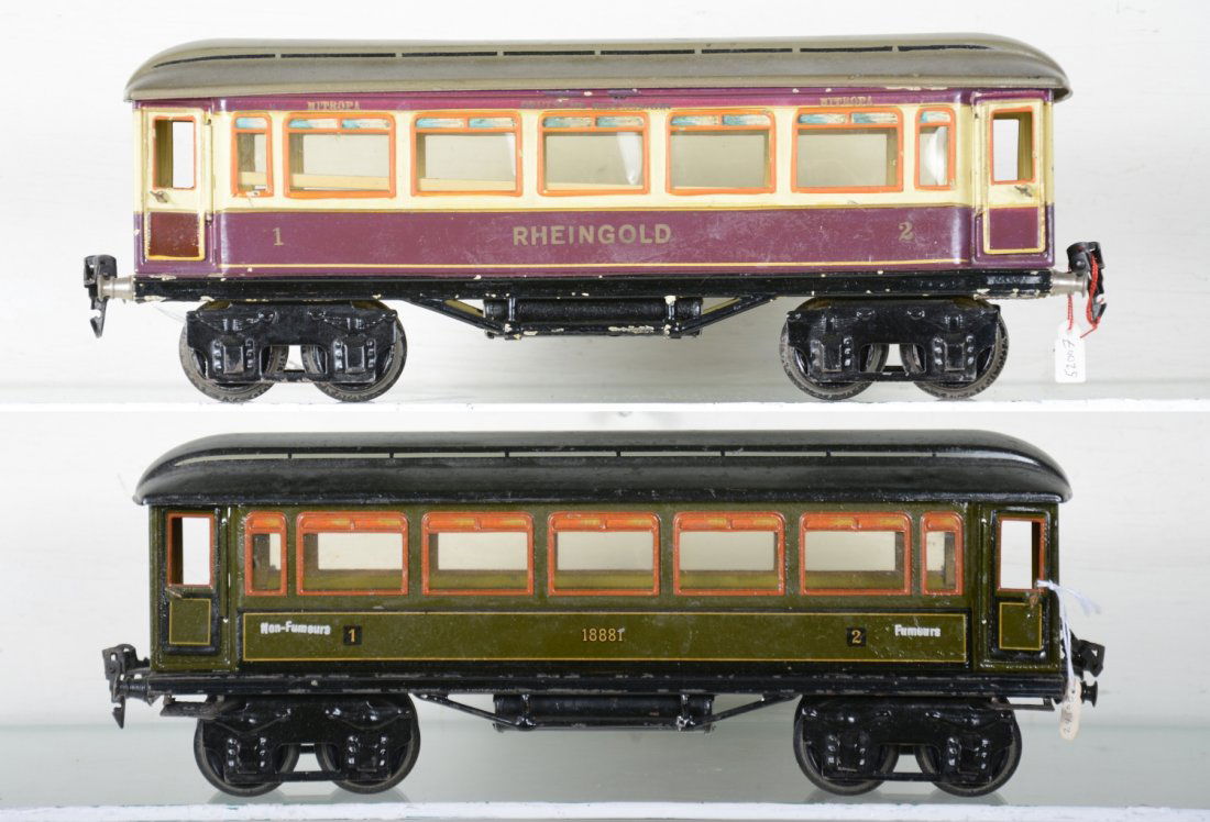 2 Clean Marklin 33cm Passenger Cars