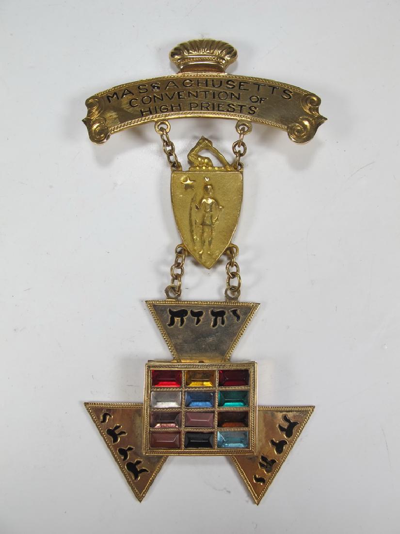 Masonic 9 k gold Past High Priest breast jewel