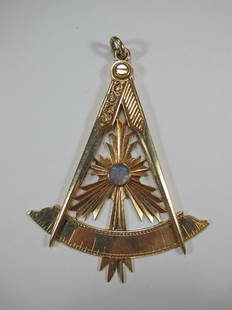 14k 1915 Masonic Past Master Badge