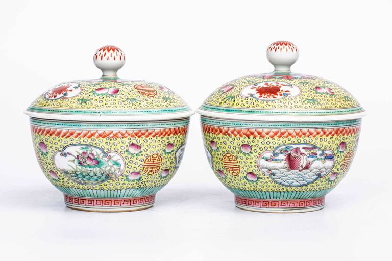 Pair of four consecrated famille rose Shou pattern bowls with 'Daqing ...