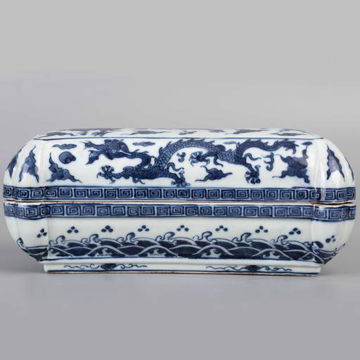 Blue and white dragon-patterned box with the mark of Da Ming Wan Li ...