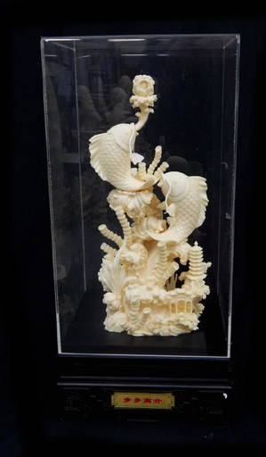 Chinese Carved Bone Fish Sculpture In Display Case