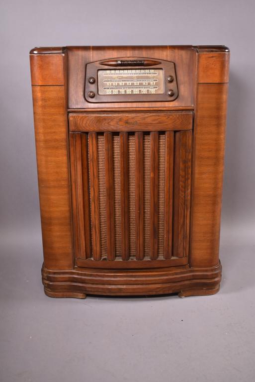 Philco Model 47 1230 Floor Model Radio