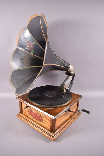 Standard Talking Machine Model A Victrola