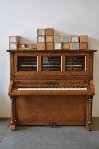 Oak Cremona Nickelodeon Player Piano