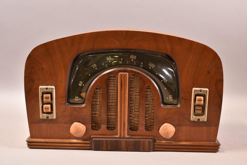 Zenith Consol Tone Table Top Radio