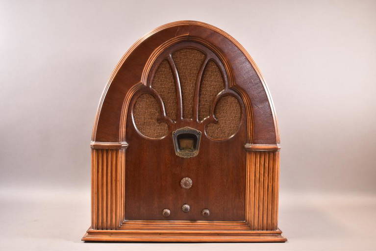 Philco Model 70 Tombstone Radio
