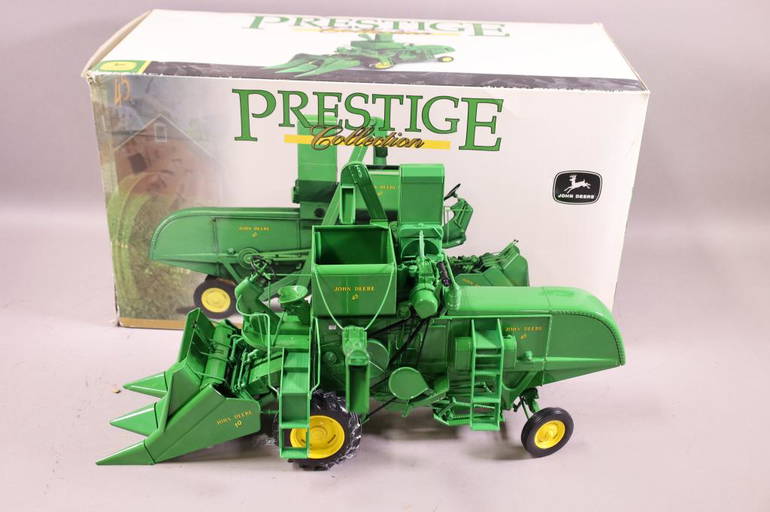 Ertl John Deere 45 Combine Prestige Model