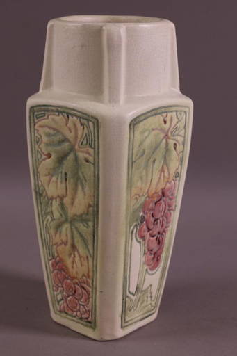 WELLER ROMA POTTERY VASE - Oct 01, 2022 | Redlands Antique Auction in CA