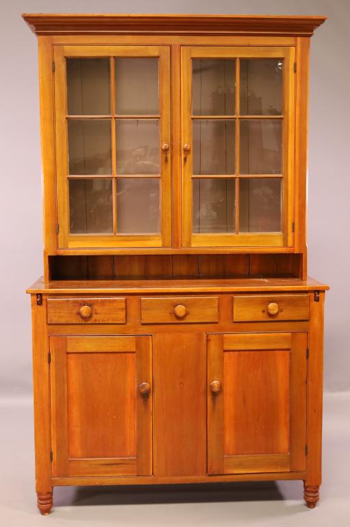 Primitive Step Back Hutch