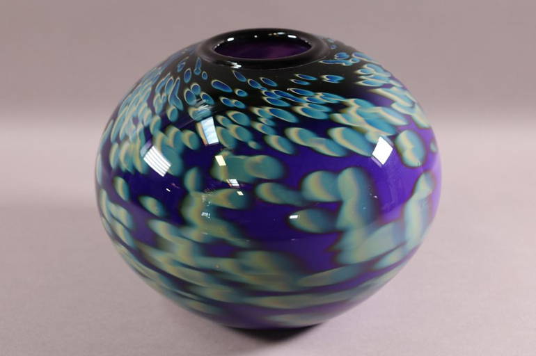 TOM BLOYD ART GLASS VASE (#0040) on Nov 19, 2022 | Redlands Antique ...