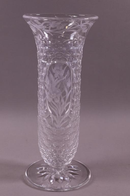 SINCLAIR GLASS VASE - Apr 15, 2023 | Redlands Antique Auction in CA
