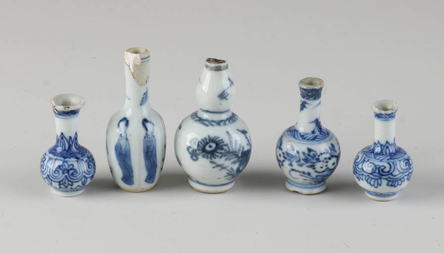 Five 18th century bibelots/miniature vases (#7623) on Apr 09, 2022 ...