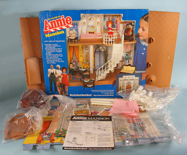 1982 Annie Mansion Playset Complete, Boxed