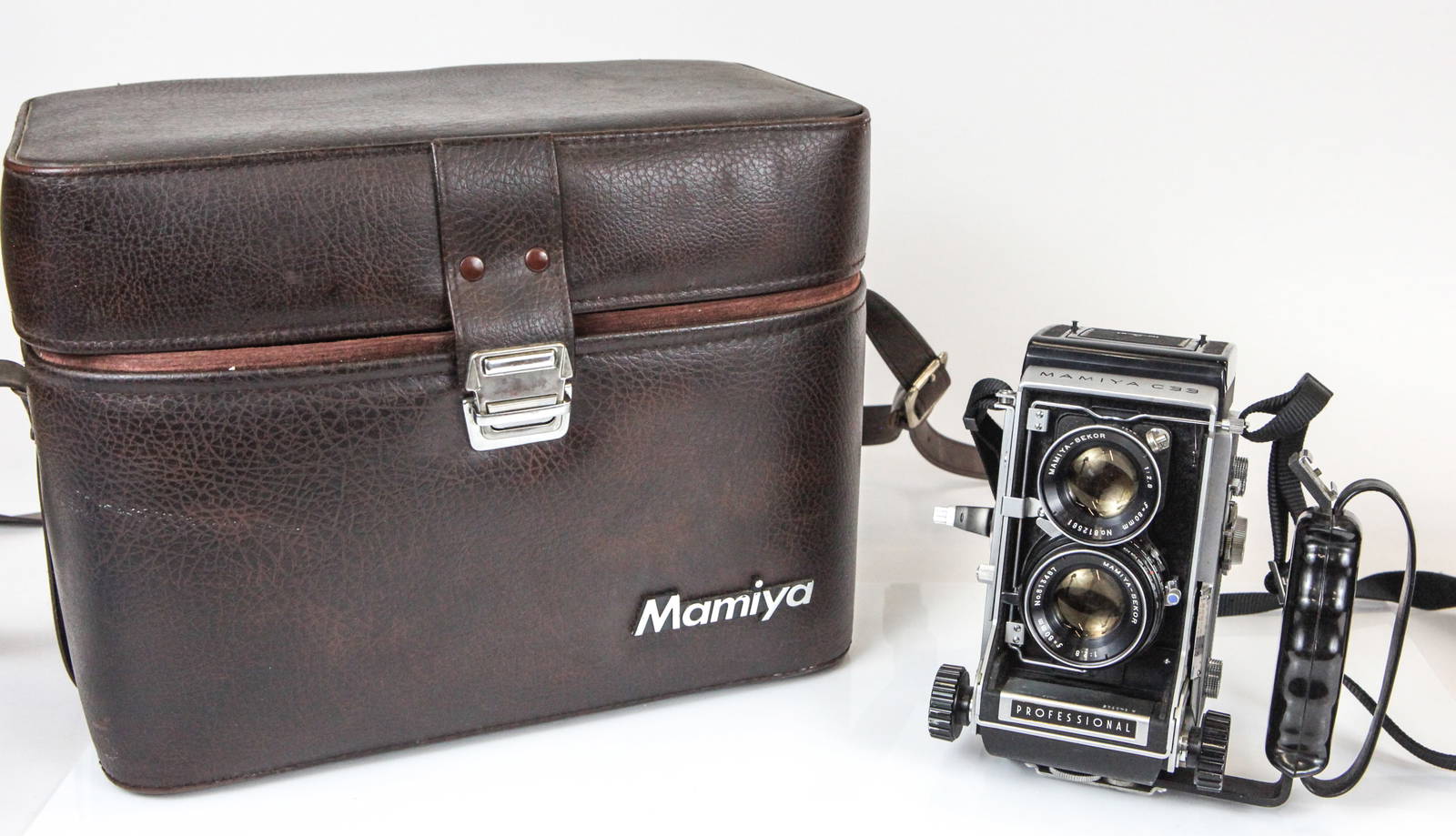 Mamiya C33 Medium Format Twin-lens Reflex Professional Camera Auction