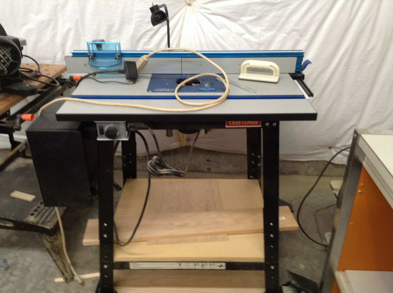 Like New Craftsman Router Table With Kreg Router